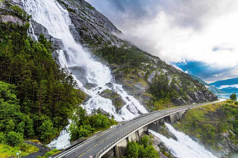 Best Waterfalls in Norway: Scenic Routes, Norway Falls & Travel Tips